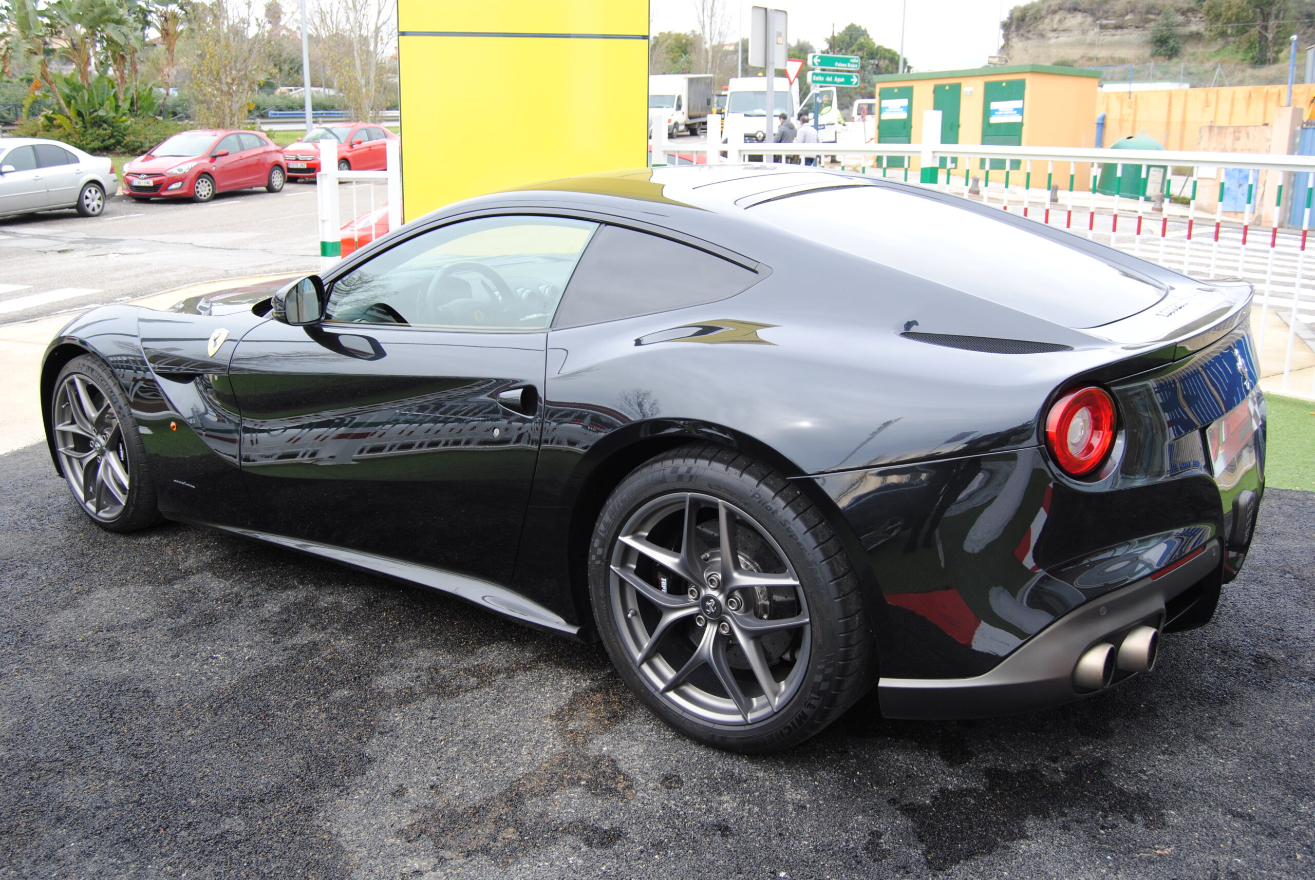 Ferrari F12 Berlinetta - Rosso Corsa