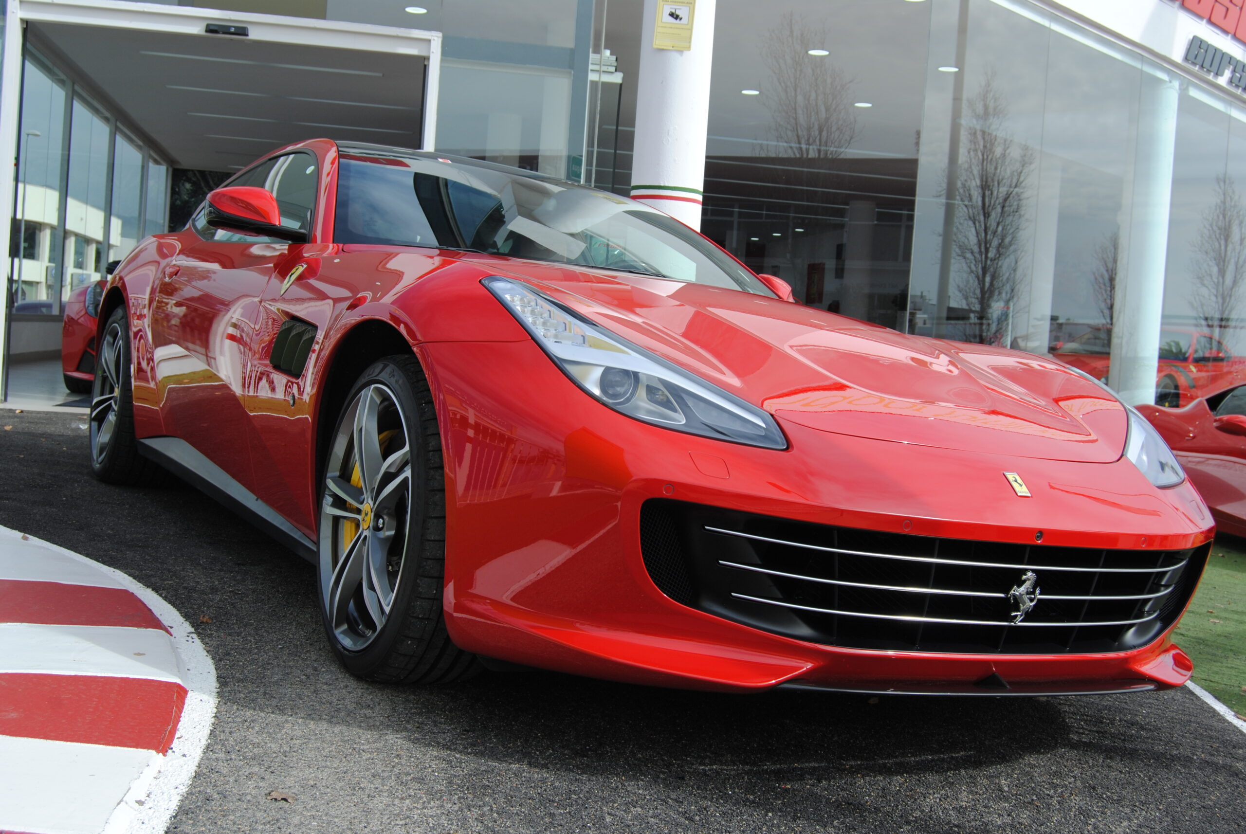 Ferrari GTC4 Lusso - Rosso Corsa