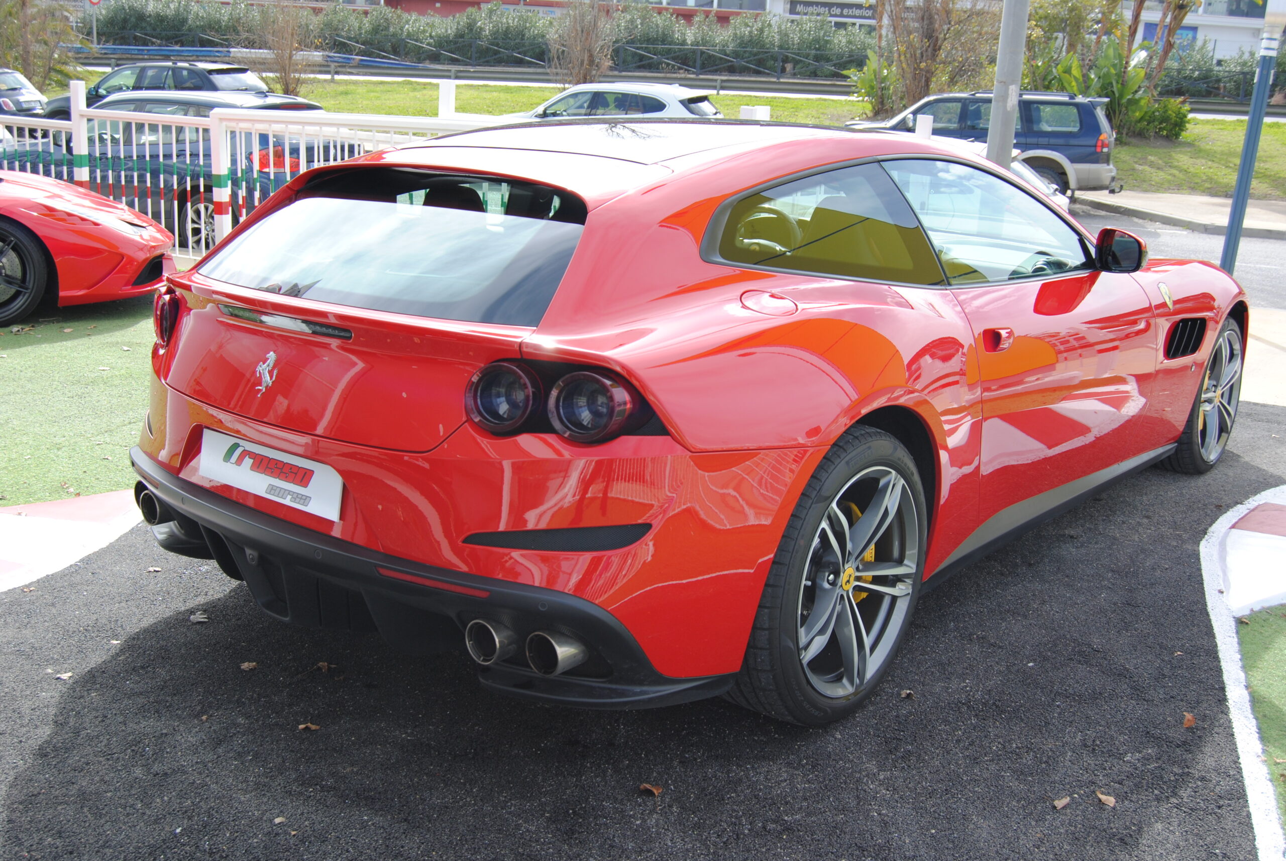 Ferrari GTC4 Lusso - Rosso Corsa
