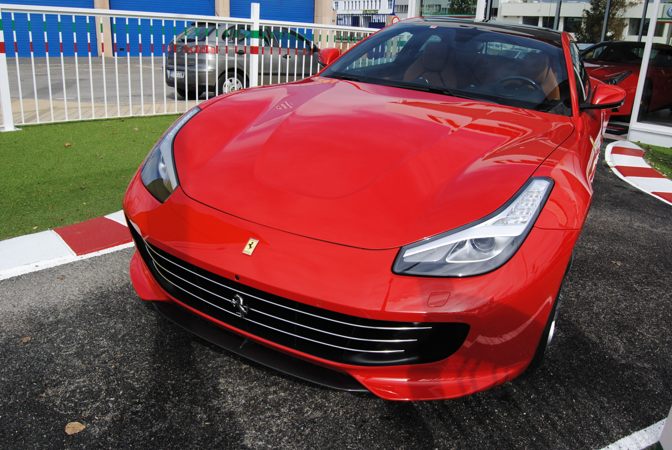 Ferrari GTC4 Lusso - Rosso Corsa