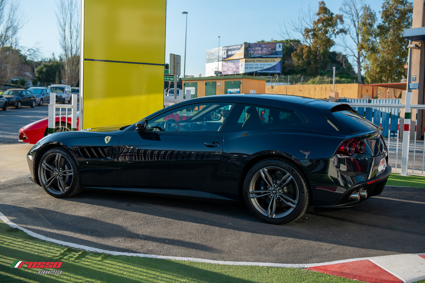 Ferrari GTC4 Lusso - Rosso Corsa