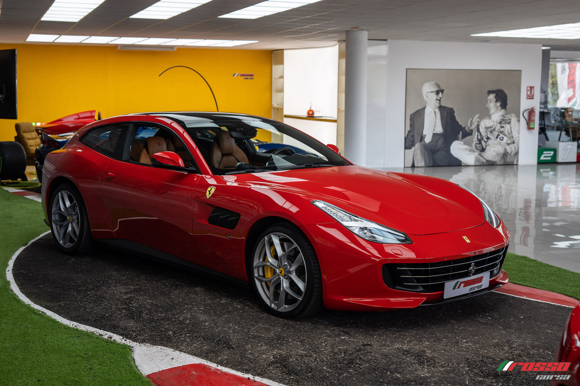 Ferrari GTC4 Lusso T - Rosso Corsa