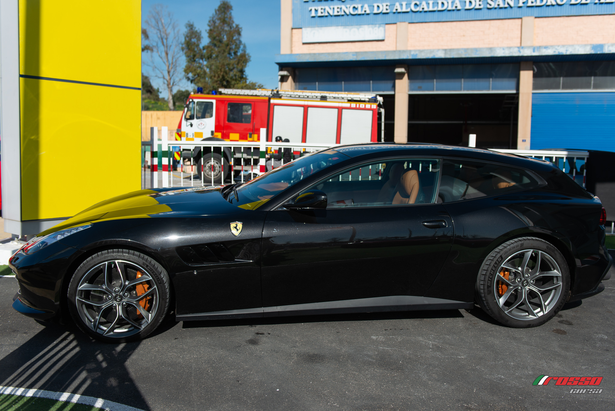Ferrari GTC4 Lusso T - Rosso Corsa