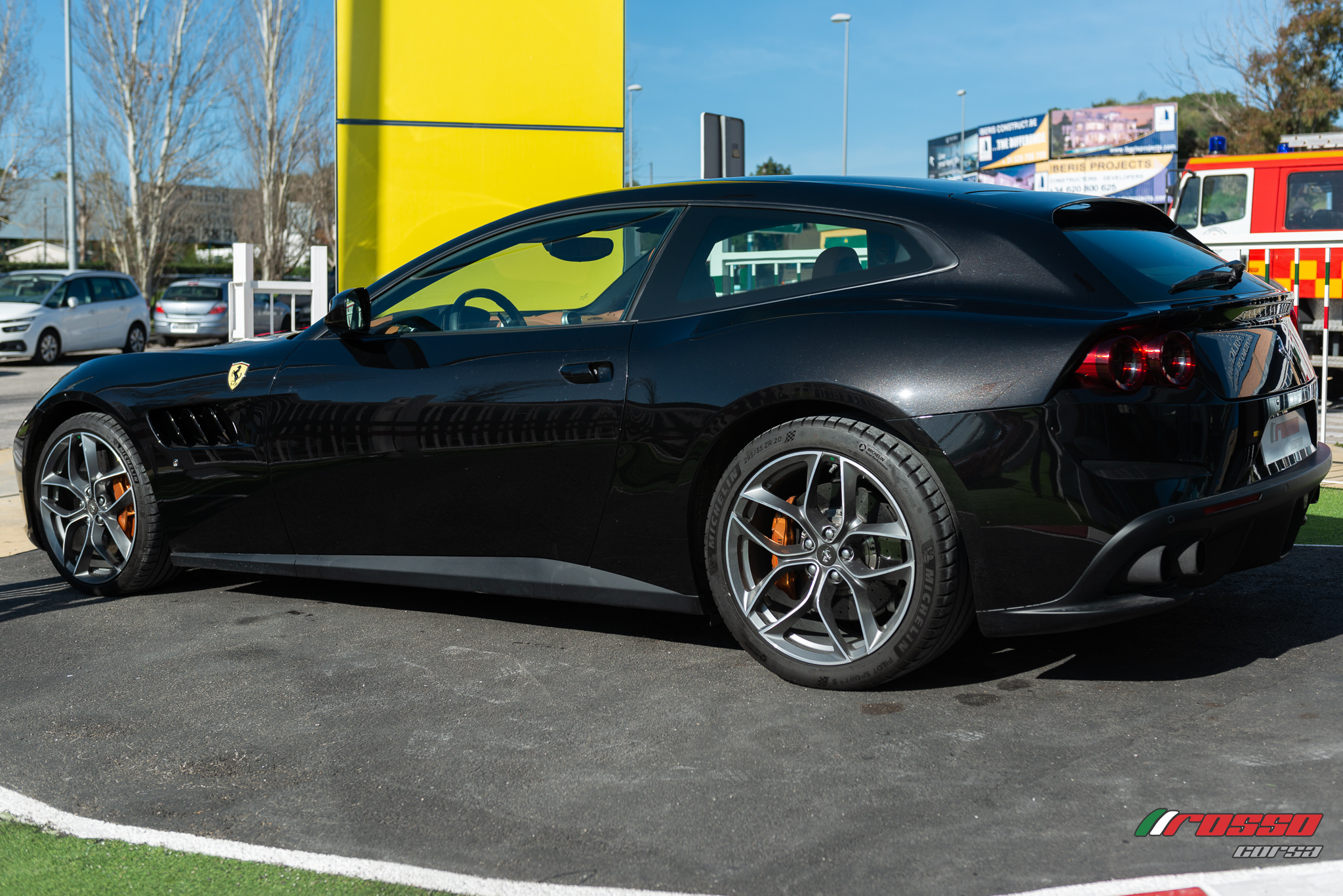 Ferrari GTC4 Lusso T - Rosso Corsa