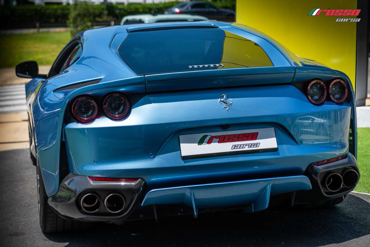 Ferrari 812 Superfast - Rosso Corsa