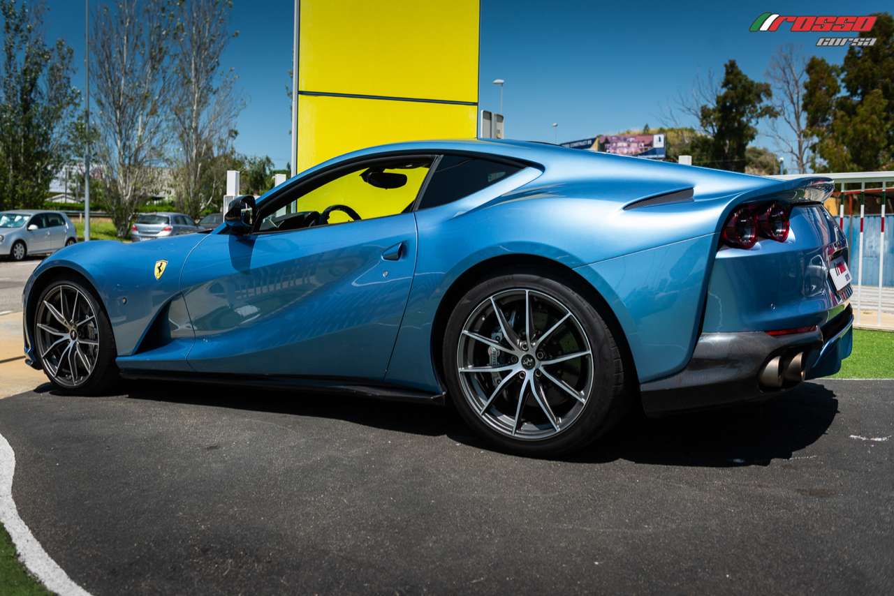 Ferrari 812 Superfast - Rosso Corsa