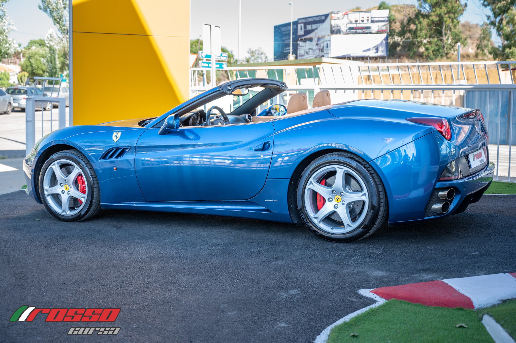 Rosso Corsa - Ferrari California Blue