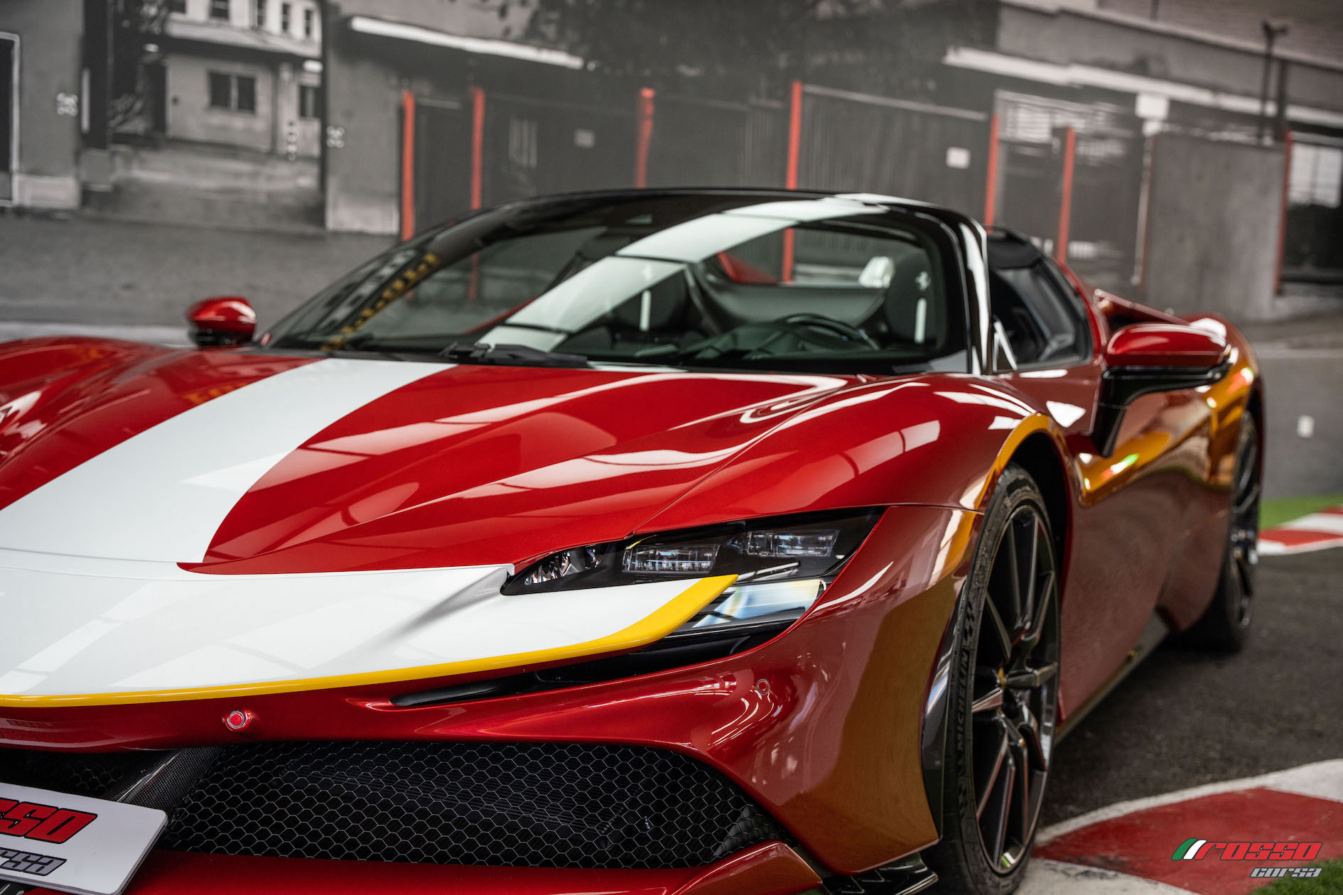 FERRARI SF90 SPIDER - Rosso Corsa